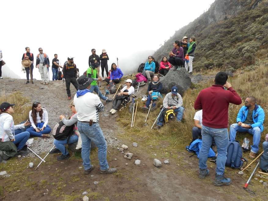 Mark Brenner teaches a course in Colombia - Geological Sciences